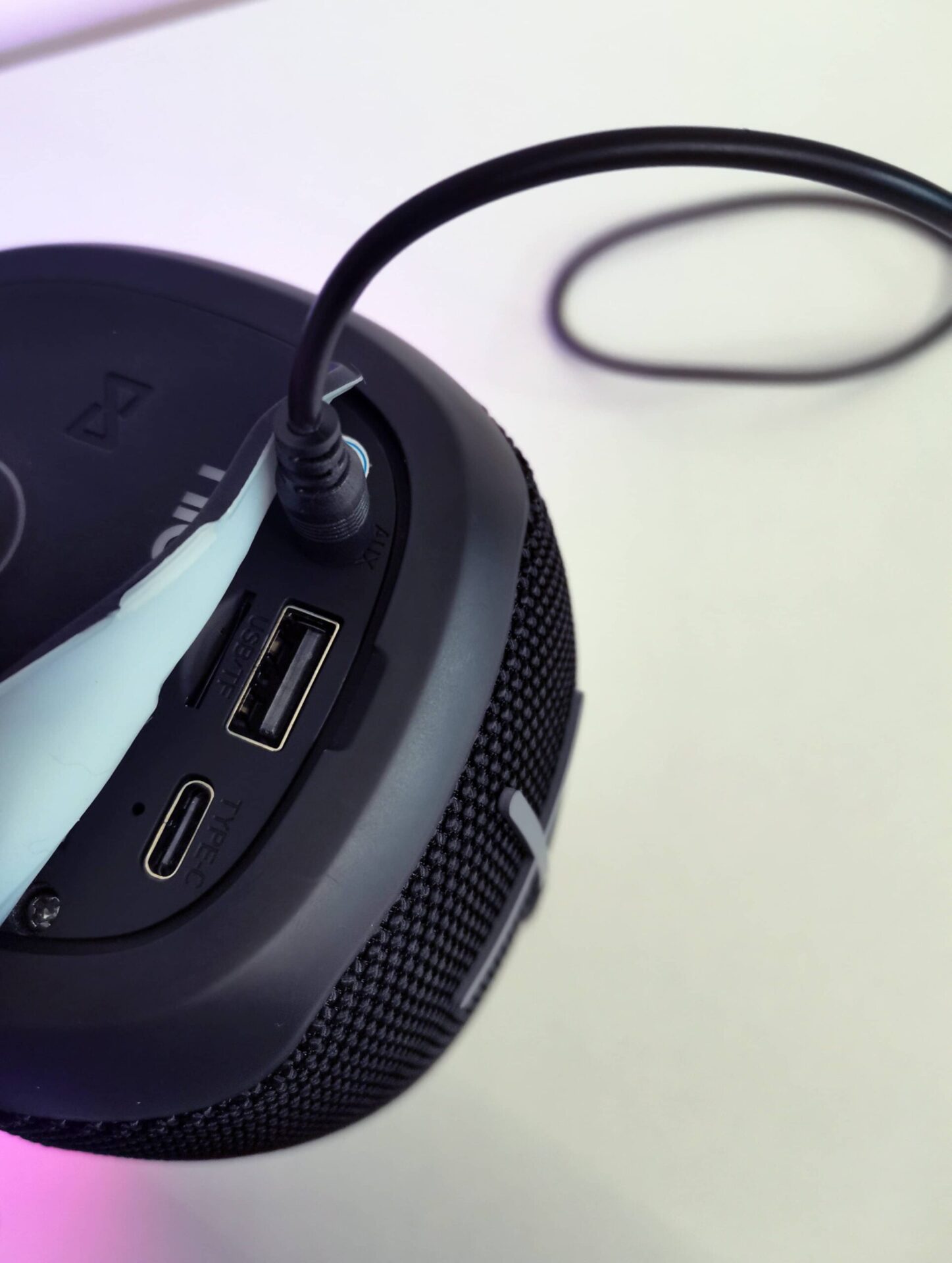 Reproduktor RAZE Neon – hardware recenze | Gaming Professors